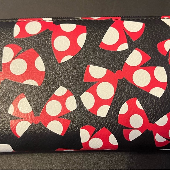 Disney | Accessories | Disney Black And Red Wallet With Minnie Bows ...